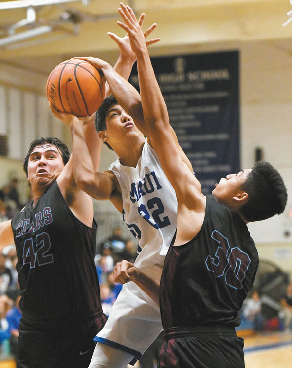 Sabers beat Bears in key game | News, Sports, Jobs - Maui News